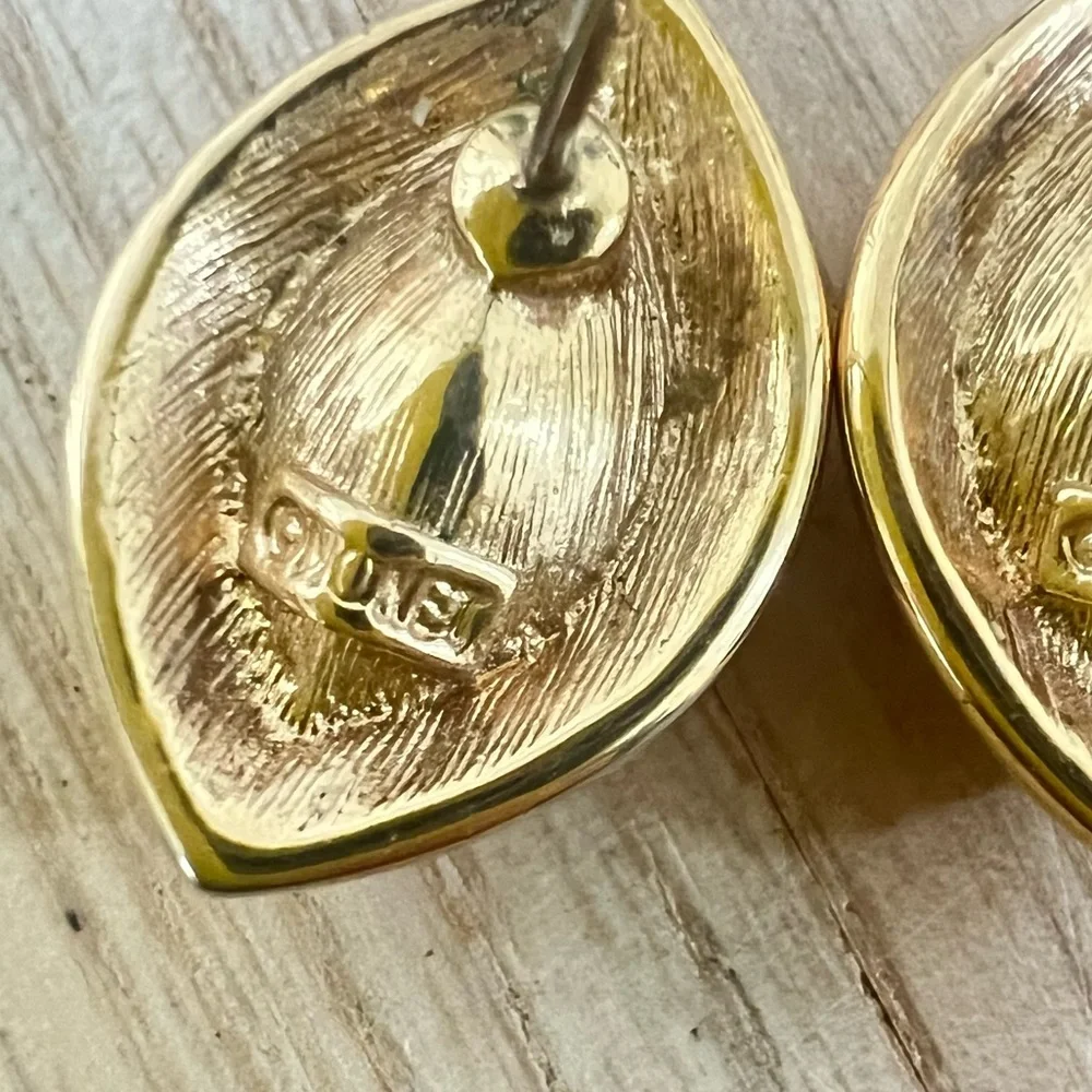 Monet | Jewelry | Vintage Monet Gold Tone Clear Crystal Cat Eye Shaped ...